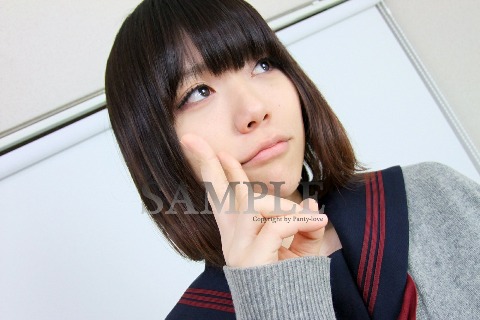 黒タイツセーラー姿のみかちゃんがスカートたくしあげてパンティ見せ（パンチラ・パンモロそして・・・） | 女の子のパンティが見たい